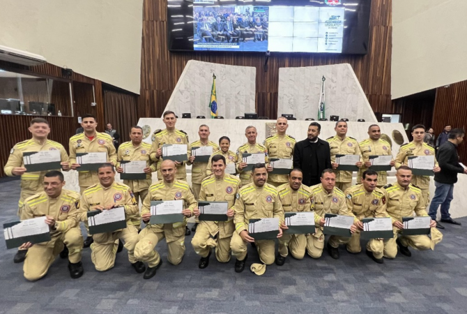Bombeiros do Paraná são homenageados na ALEP por ação no RS | CORPO DE ...